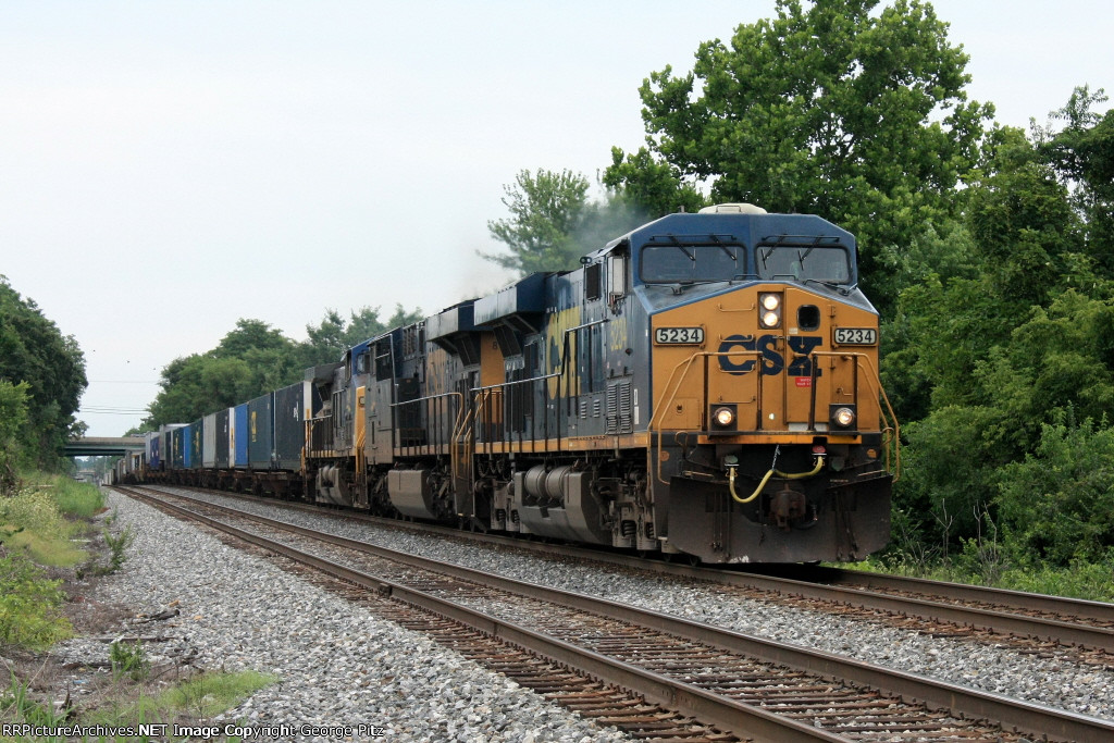 CSX 5234 and train Q033